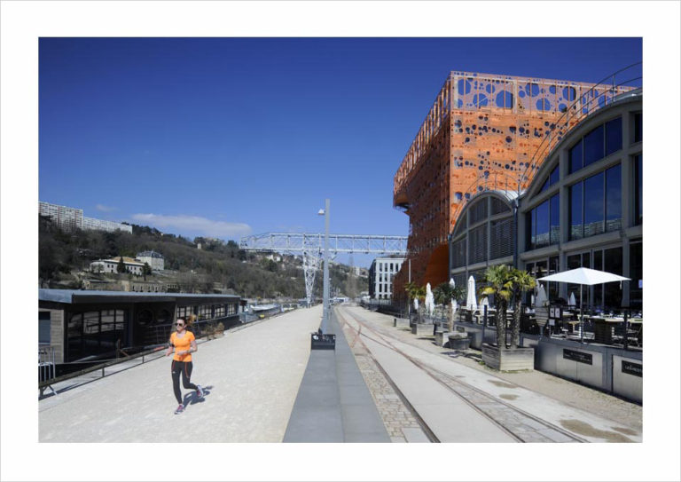 Le cube orange à Lyon Confluence – ARCHIPHOTOS