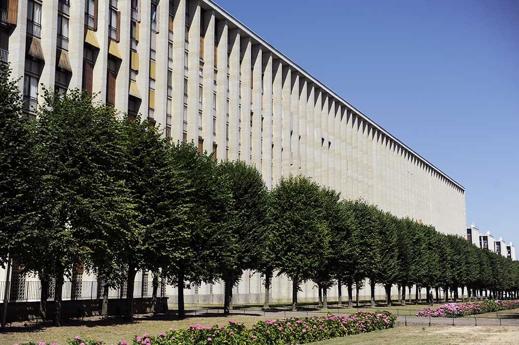 L’étonnante façade des “1000 fenêtres” à Meudon-la-Forêt – ARCHIPHOTOS